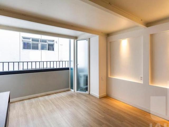 Studio nunca habitado 28,44, com mezanino e pé direito alto 3,40, em prédio com lazer