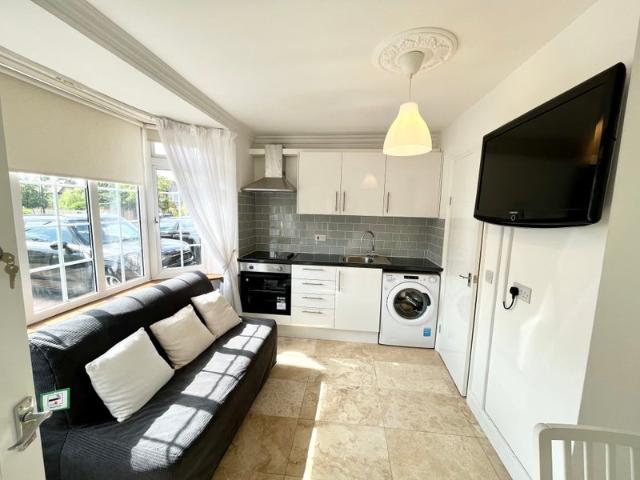 Studio South Lodge Drive, Oakwood N14