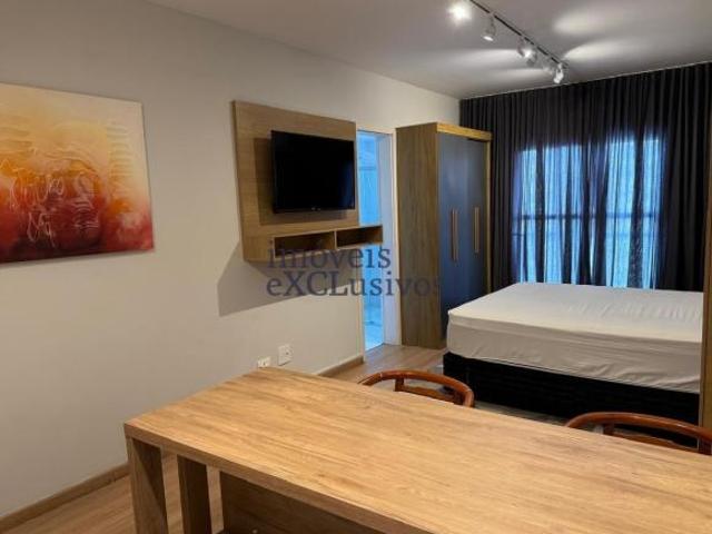 Studio semi mobiliado para comprar no Cristo Rei, próximo ao Jardim Botânico