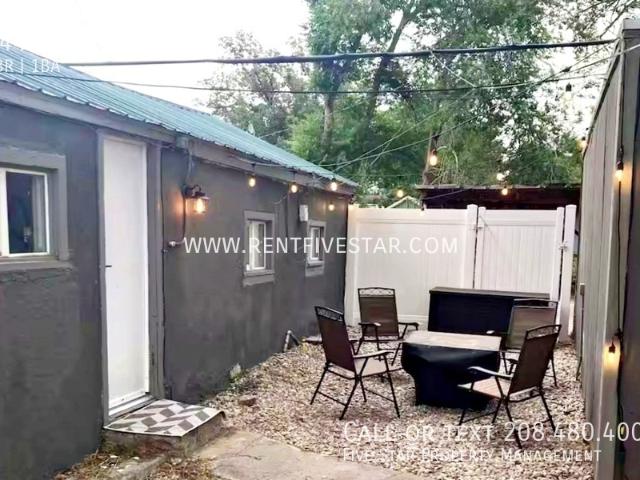 Studio Style Single Family Home Available with Fenced Yard! Visit rentfivestar.com for details