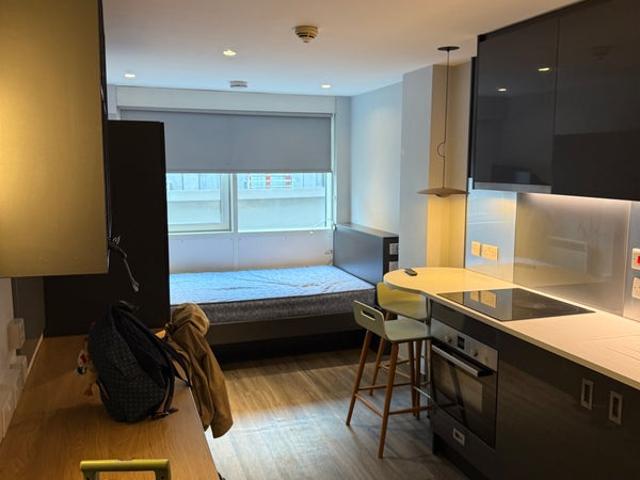 Studio Sublet in Barbican/Farringdon, London