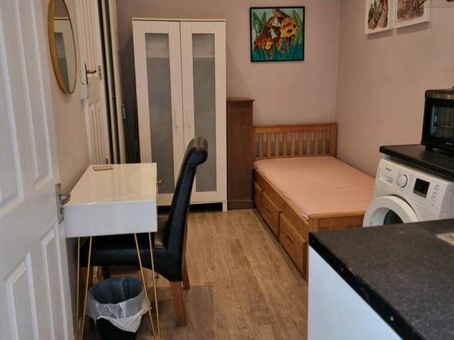 Studio Suit International Student Wi Fi Bill Incl