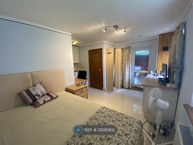 Studio, Perivale, London UB6, Studio to rent, £850 pcm | PrimeLocation
