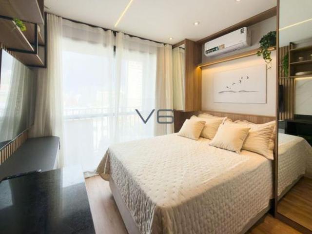 Studio Pronto para Morar com Sacada, Sol da Manhã e Condomínio com Rooftop