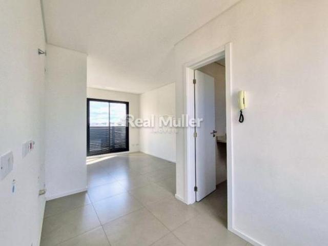 STUDIO PRONTO PARA MORAR OU PRONTO PARA GERAR RENDA NO CENTRO DE CURITIBA 24,02 m2 15º ANDAR