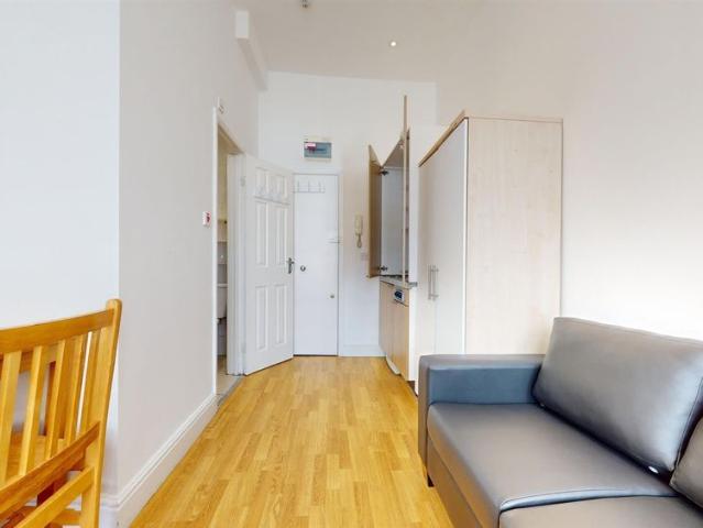 studio property to let
