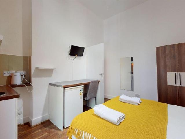 studio property to let