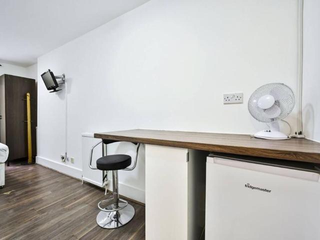 studio property to let