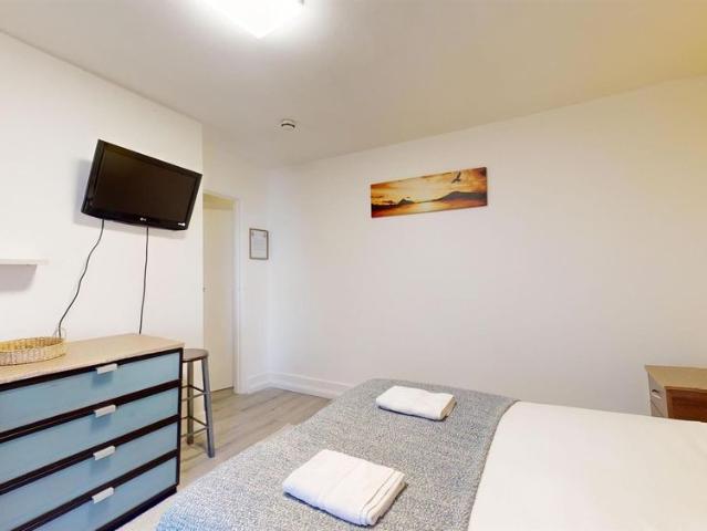 studio property to let