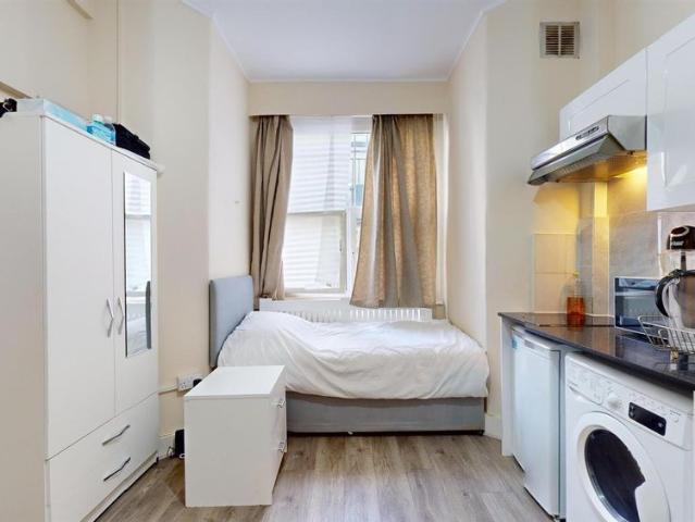 studio property to let