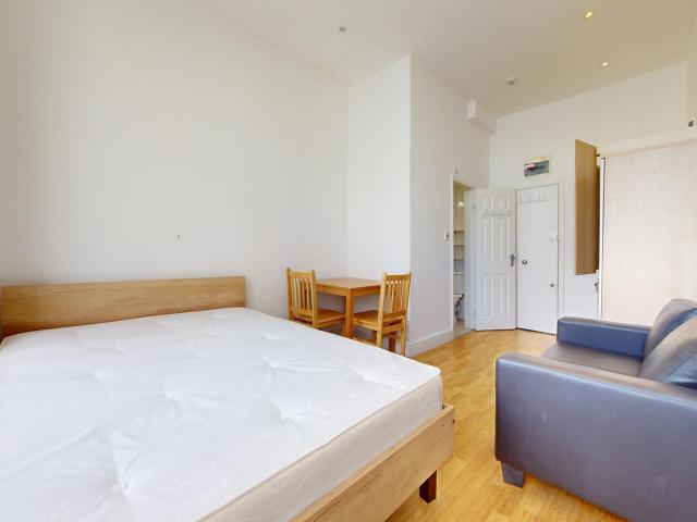studio property to let