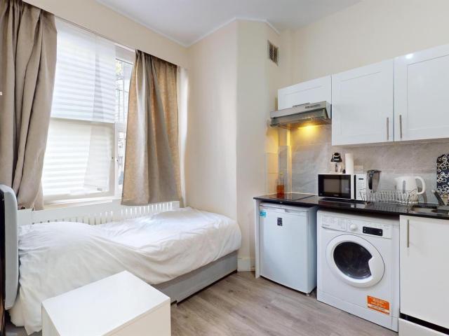 studio property to let