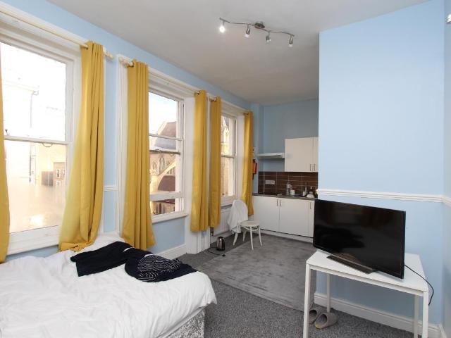 studio property to let