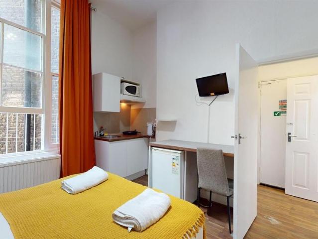 studio property to let