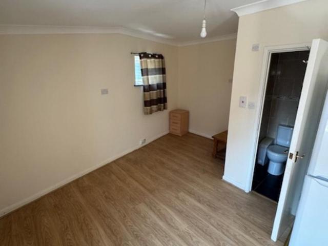 Studio property to rent