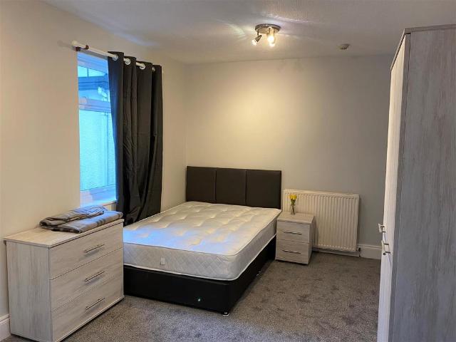 Studio property to rent