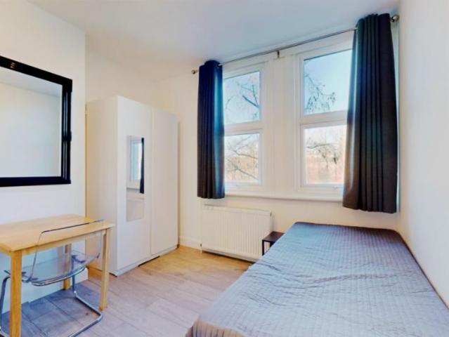 Studio, Room 10, 21