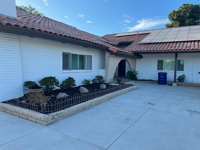 Studio Room with Kitchen and private entrance in a 7000 sq/ft house. Crossfit Gym