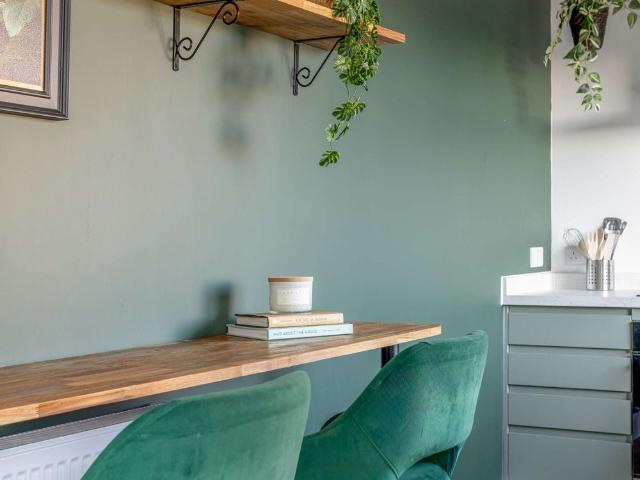 Studio Room with Private Bathroom & Kitchenette Room 6