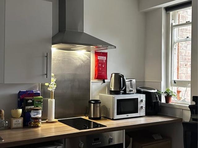 Studio Room Available Contract Takeover LE1