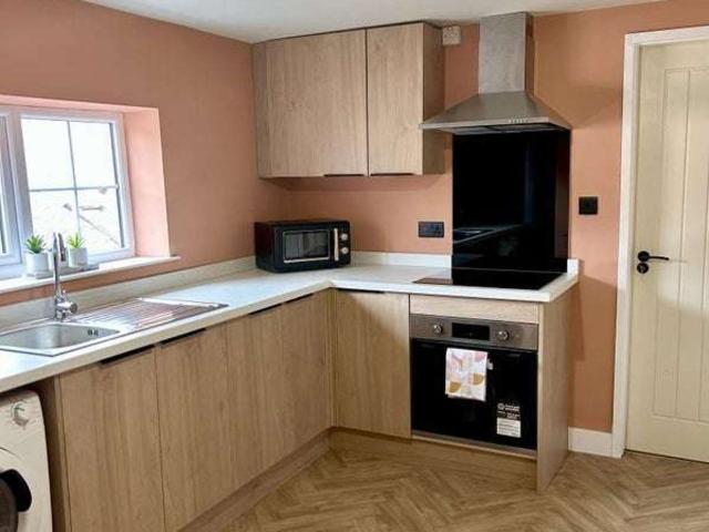 Studio Room Ensuite And Tea Making Facilities Room 1