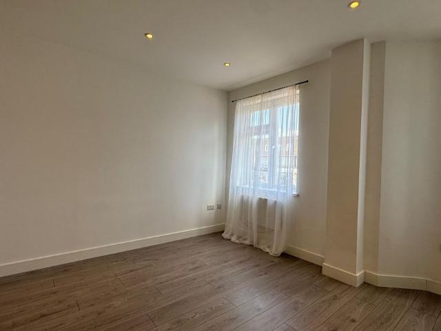Studio Room, Farnham Road, Slough SL1, Studio to rent, £945 pcm | PrimeLocation
