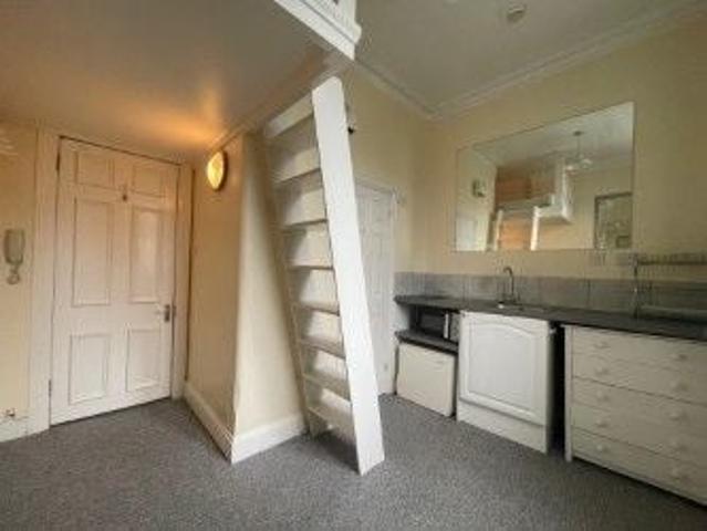 Studio room ideally situated in central Hove