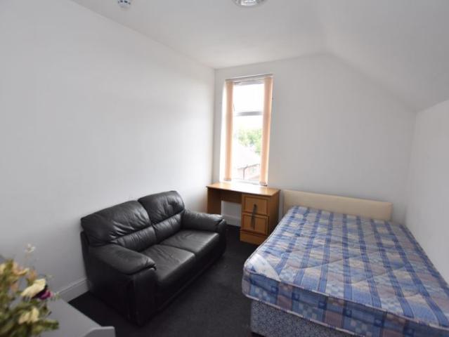 Studio Room, Leslie Road NG7, Room to rent, £650 pcm | PrimeLocation