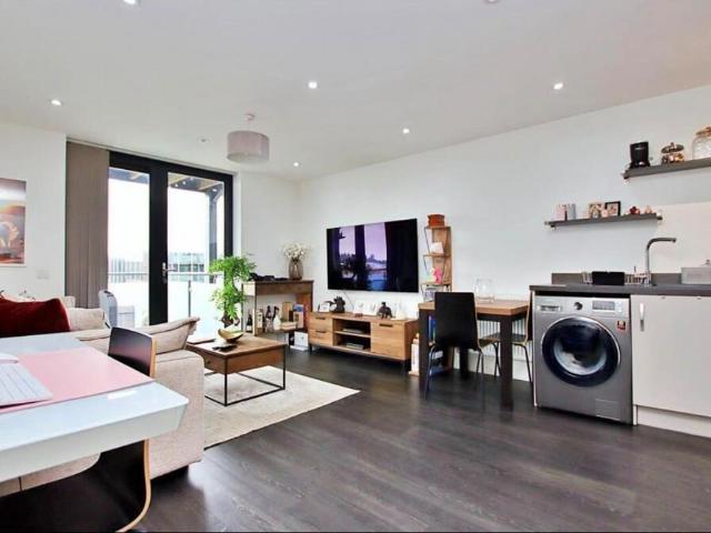Studio Way, Borehamwood 1 bed house to rent £1,549 pcm £357 pw