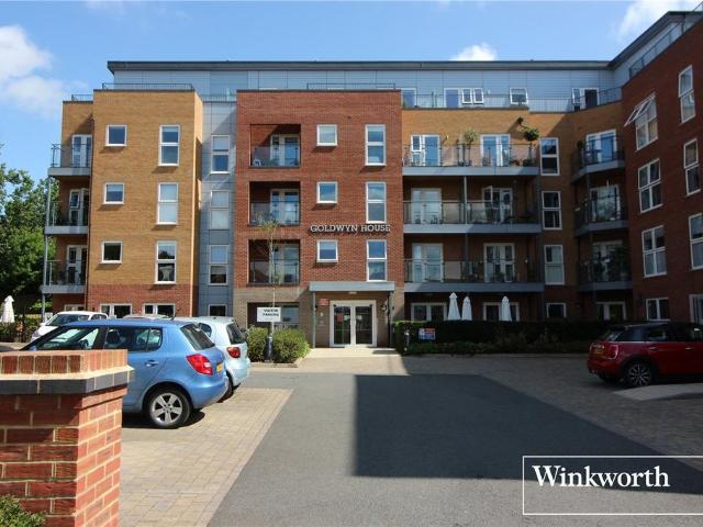 Studio Way, Borehamwood. 2 bed apartment to rent £3,650 pcm £842 pw