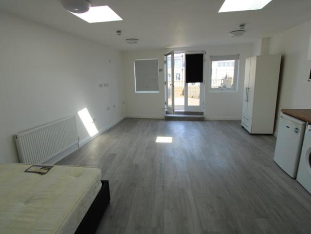 Studio with terrace in Walworth*Couple Allowed