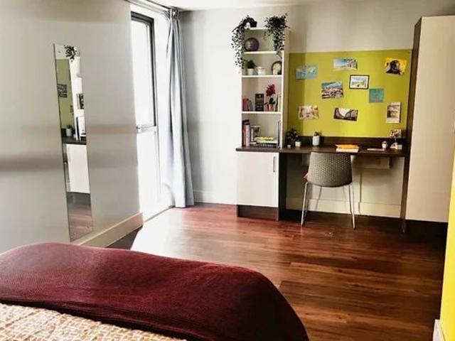 Studio with Wet Room