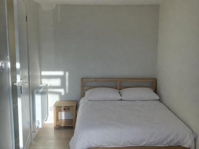 Studio with bills included next to south downs