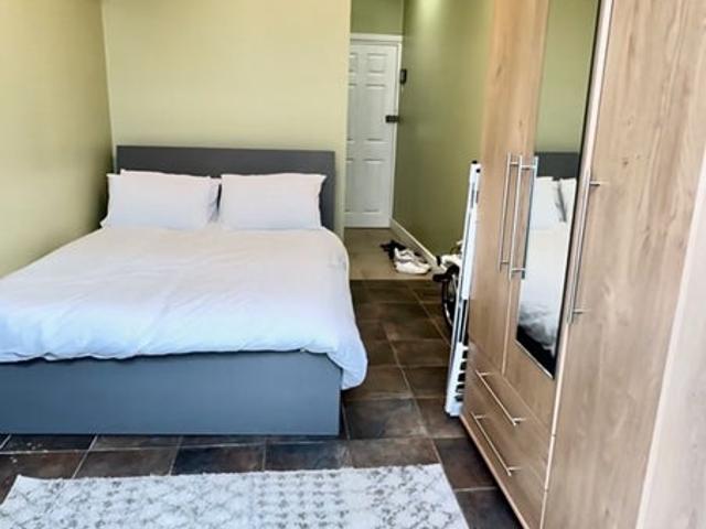 Studio with Garden All bills inc 3 min to tube