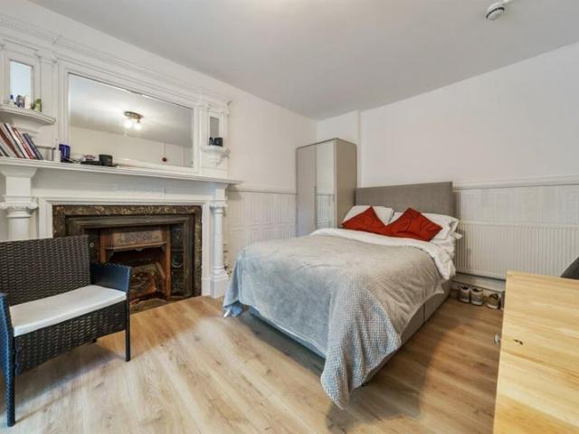 Studio With Garden ! Bills Included !