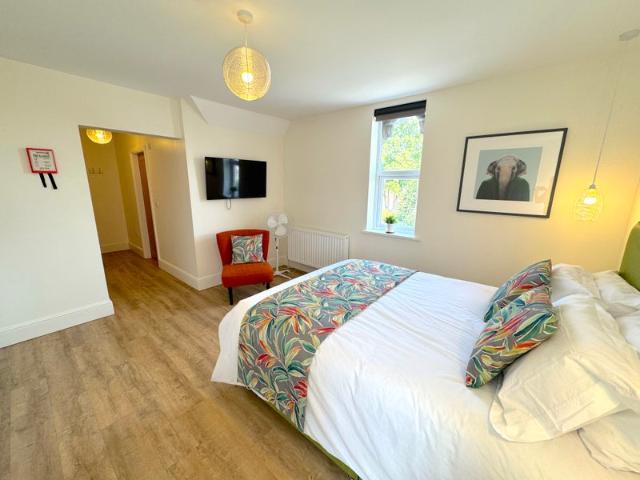 Studio with Kitchen, Ensuite and Bills included!