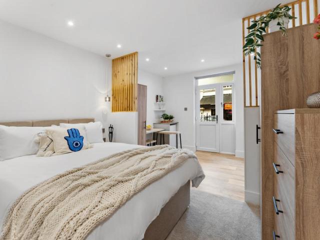 Studio With Private Terrace + Bills