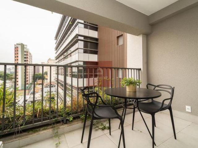 Studio totalmente reformado em Moema Pássaros