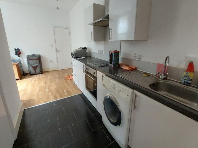 Studio to Let Honor Oak Park £950 pcm