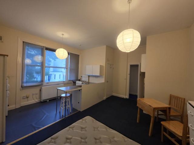 Studio To Let In Belsize Park