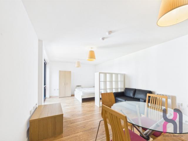 Studio to let in Liverpool