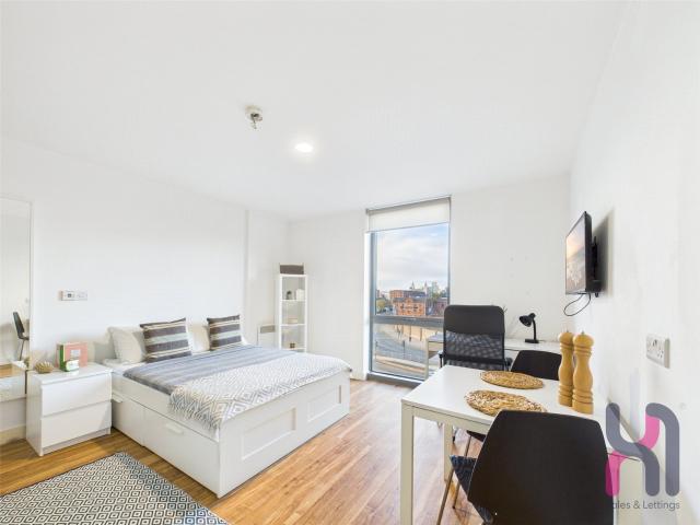 Studio to let in Liverpool
