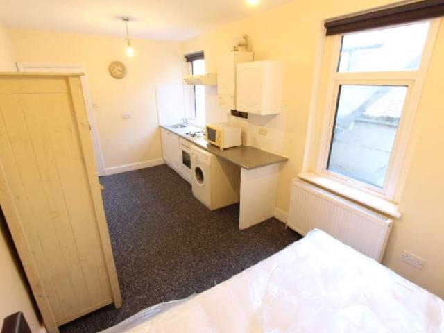 Studio To Let W14. Available TODAY. West Brompton, West Kensington. Chelsea, Earls Court. CALL NOW