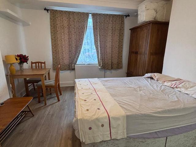 Studio to Let