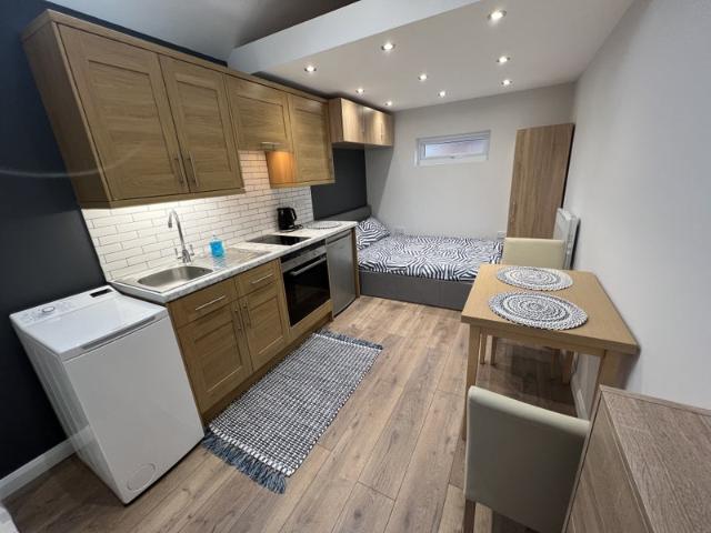 Studio to let