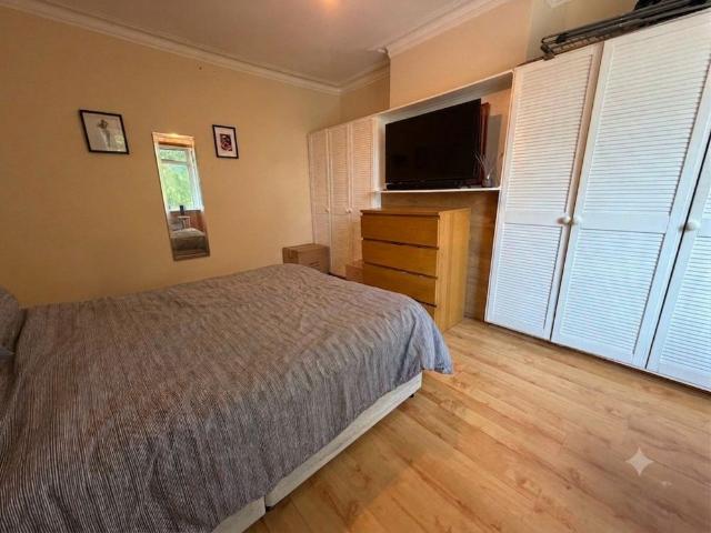 Studio To Let