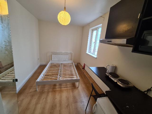 Studio To Let