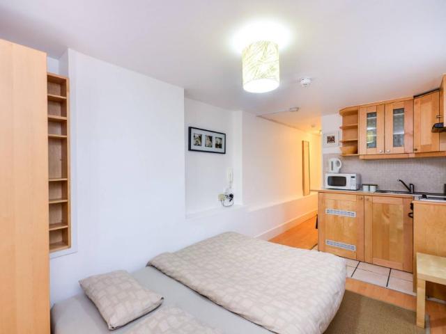 Studio to let