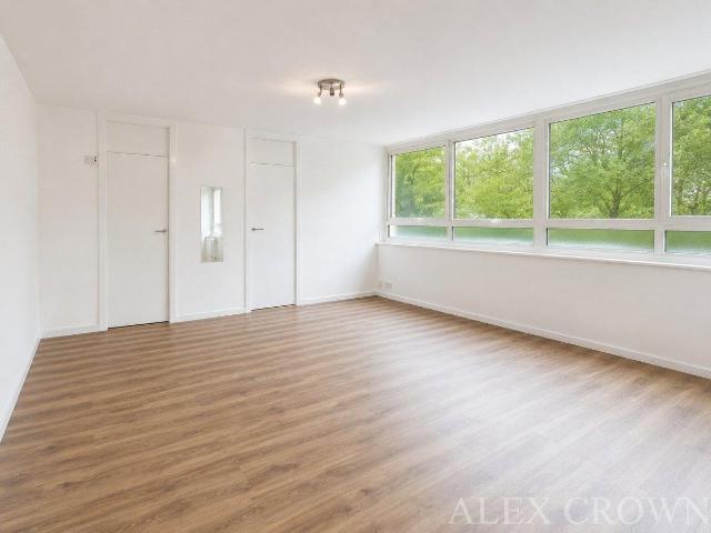 Studio To Let
