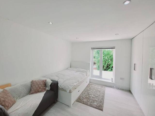 Studio to rent